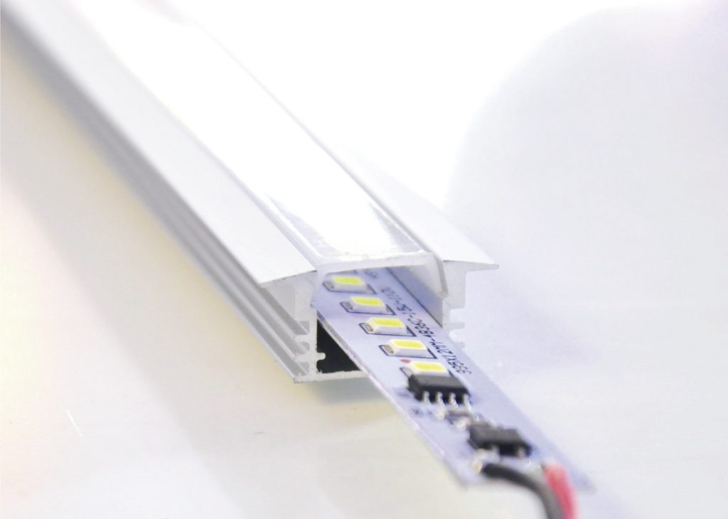 Perfil luz led aluminio - Enchapes y Apliques